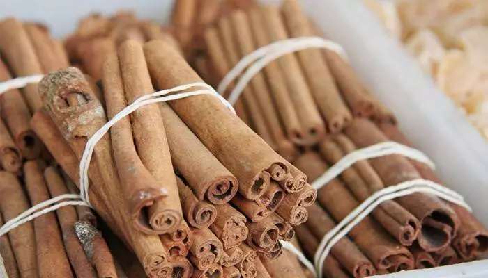 Cinnamon sticks