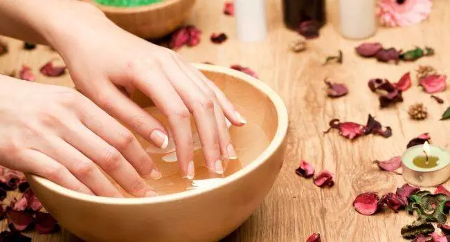 Secrets of brittle nail care 10559_1