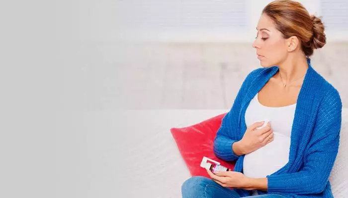 Kloß im Hals einer schwangeren Frau