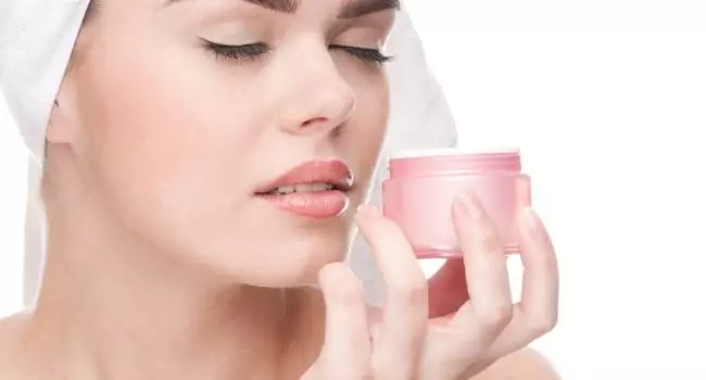 Mga sangkap sa moisturizer na maaaring maging sanhi ng mga alerdyi