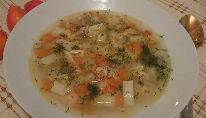 یک بشقاب سوپ ماهی با ارزن