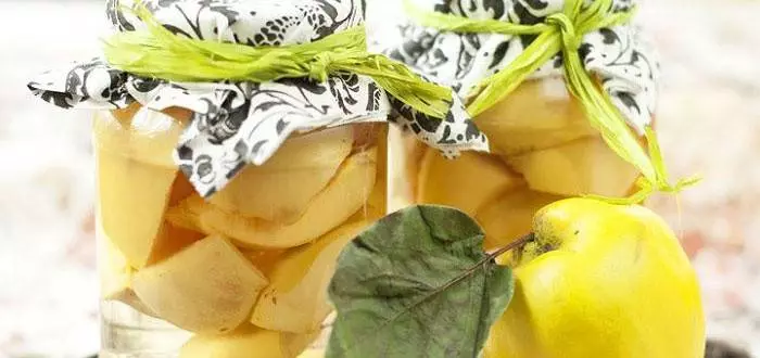 Quince compote تي مشتمل آھي ڪيترائي وٽامنز