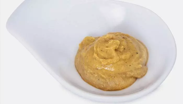 Mustard katika mashua ya changarawe