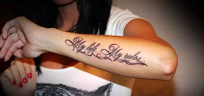 Lettering fir eng Tattoo iwwer d'Liewen