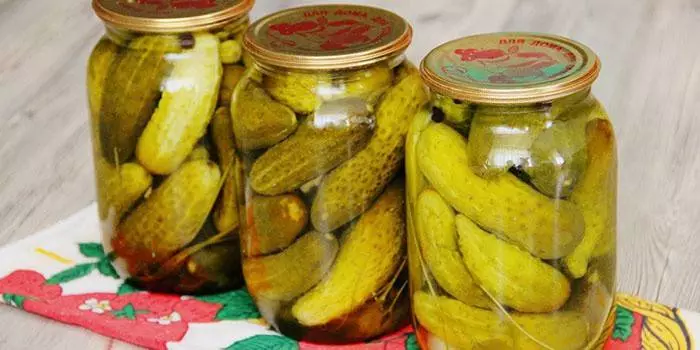 Pickled cucumbers na liter ite