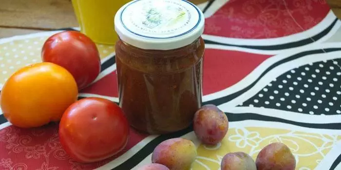 Plum and tomato preservation in a jar