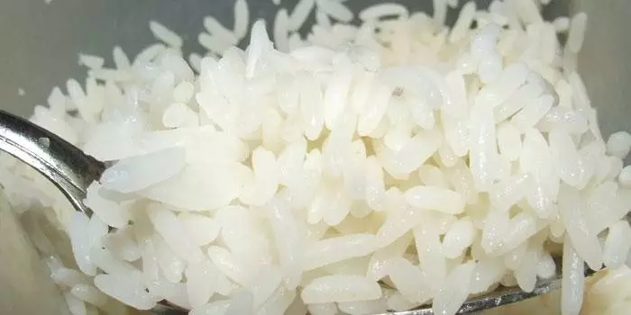 ابلے ہوئے چاول کا چمچ۔