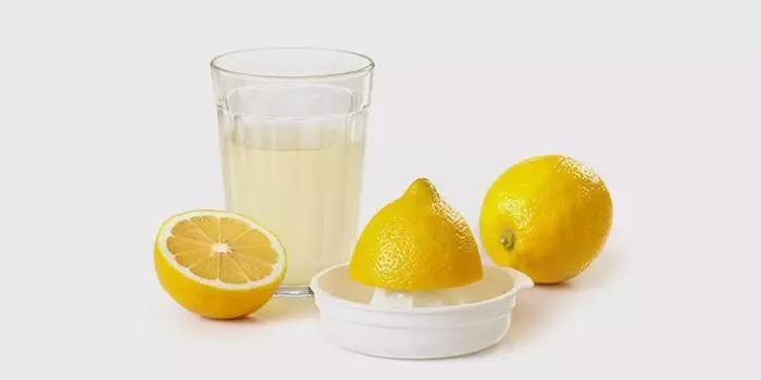 Agua de limón para ducharse