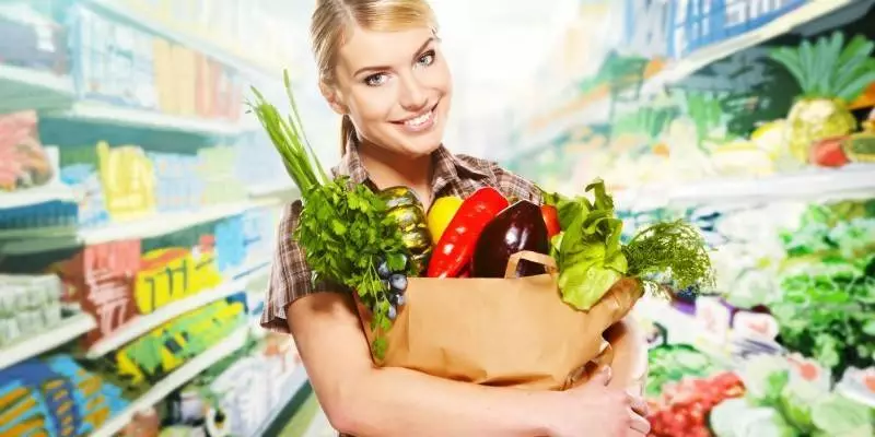 Meisje met boodschappen