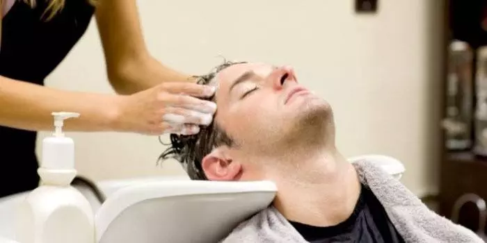 Homens usam shampoo a cada 3 dias