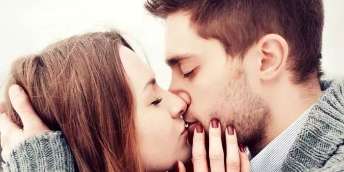 Како правилно да се бакнувате - методи и инструкции за мажи или девојчиња
