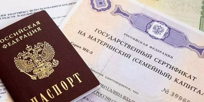 नागरिक का पासपोर्ट और मातृत्व पूंजी का प्रमाण पत्र