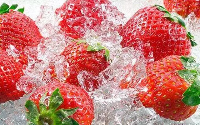 Fraises surgelées pour l'hiver