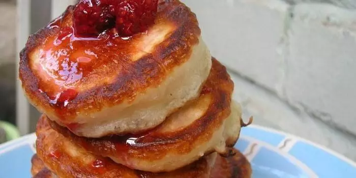 Malinali murabbo bilan yam -yashil pancakes