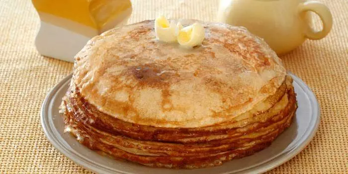 Pancakes pẹlu bota