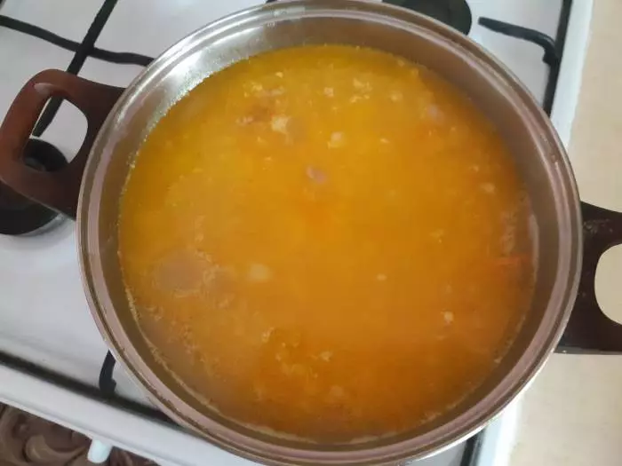 Sopa en una cacerola