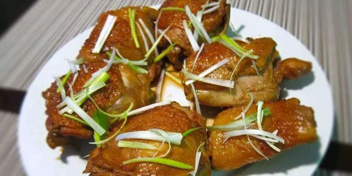 أفخاذ دجاج مخبوزة على الطريقة الآسيوية