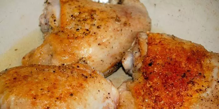Cuixes de pollastre al forn amb escorça marró daurada
