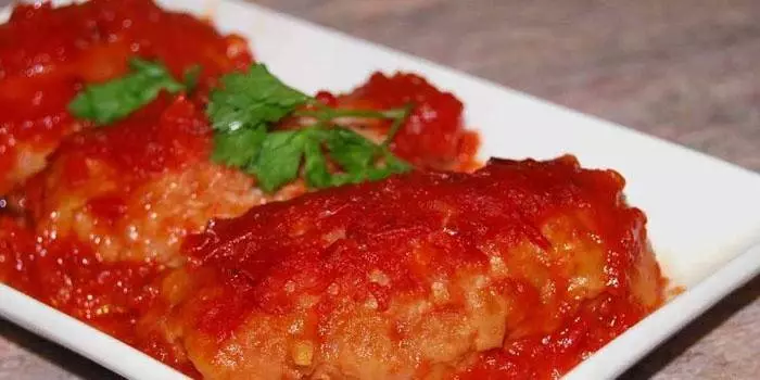 Chuletas en salsa de tomate