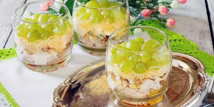 Salade dans des verres