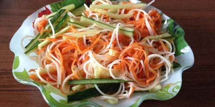 Korean carrot, sariwang pipino at funchose salad