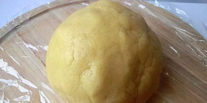Shortcrust pastry ball