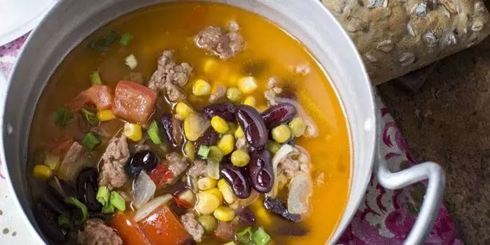 Zapiekanka zupa z mięsem i kukurydzą