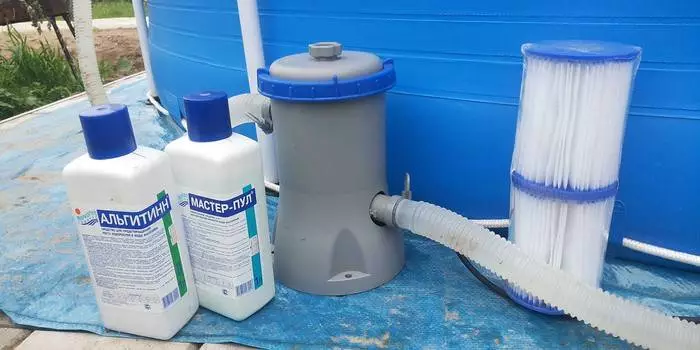 Speciális eszközök a medence vizének tisztítására