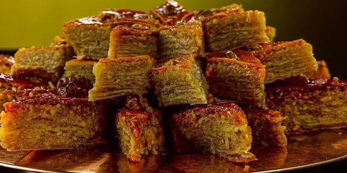 Klar baklava på ett fat