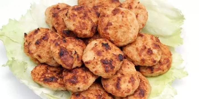 cutlets មាន់ minced ដុតនំ