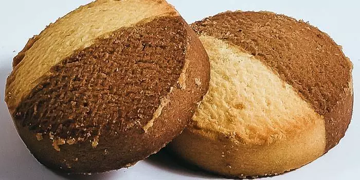 Roti Pendek Siang dan Malam