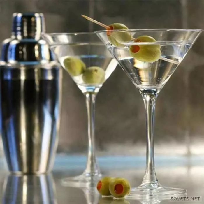 ຄັອກເທວຫຼື martinis ກ້ອນ