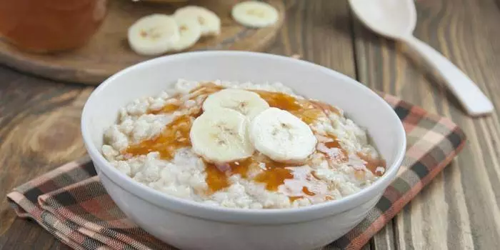 Bananen-Haferflocken mit Honig