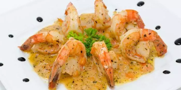 Plate with shrimps in sauce