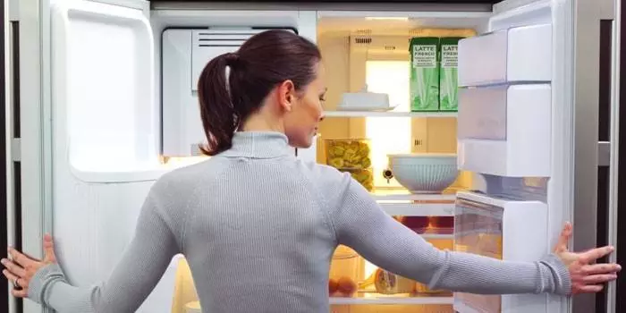 Kako se riješiti mirisa u hladnjaku kada se pojavi