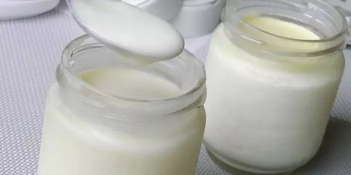 Homemade yogurt hauv lub rhawv zeb
