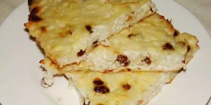 Egg-based Rice Casserole nrog Raisins