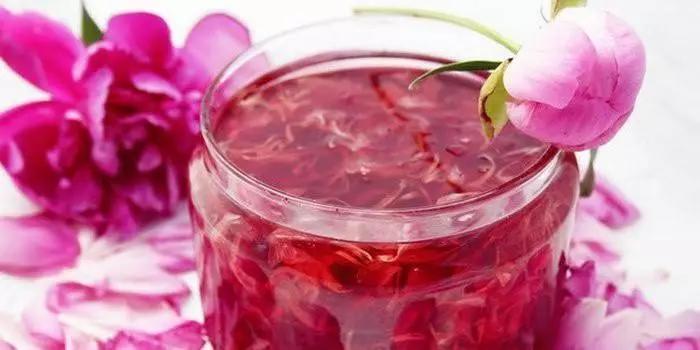 Rose Marmelade ouni Hëtztbehandlung