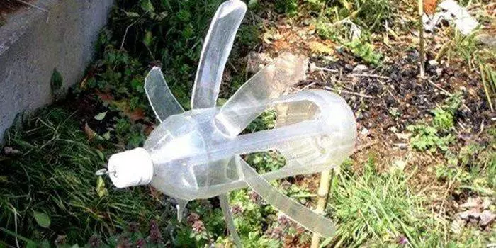 Bird repeller ji şûşeyek plastîk