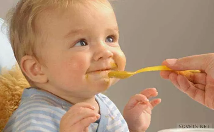Kako odviknuti bebu od noćnog hranjenja bočicom i majčinim mlijekom