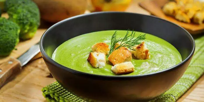 Como facer sopa de puré de brócoli