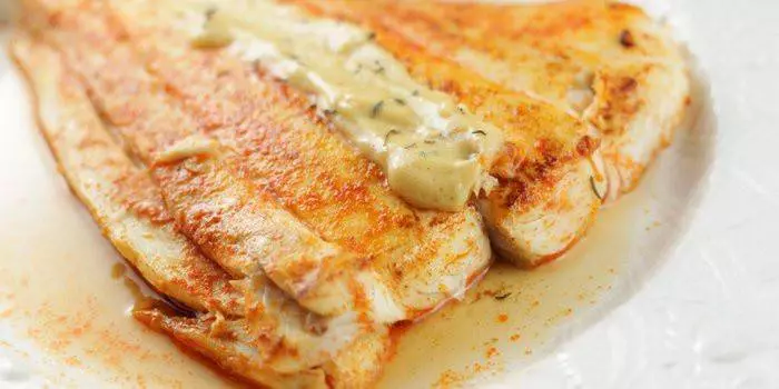 Hake fillet in a cooker slow with cream cream
