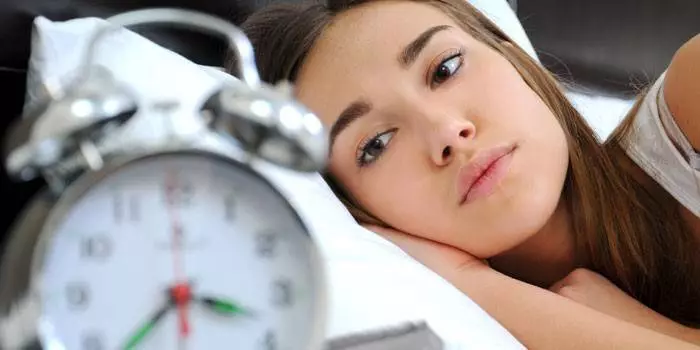 Gadis itu mengalami insomnia