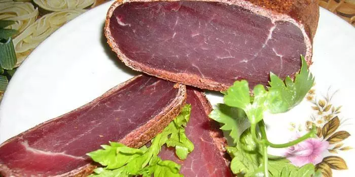 Basturma de carne de acordo com a receita armênia