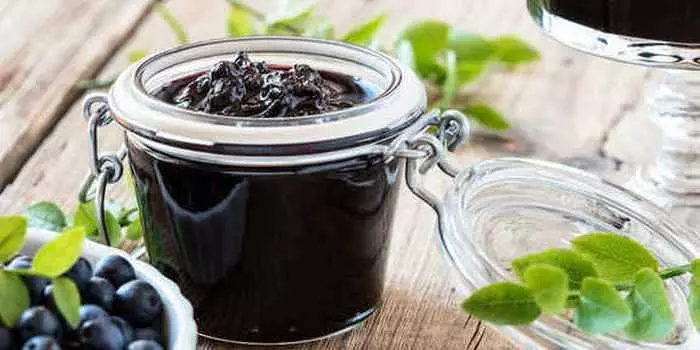 Jar ng blueberry jam