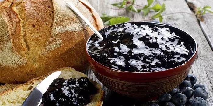 Schossel Blueberry Marmelade fënnef Minutten