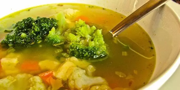 मांस शोरबा के साथ सब्जी का सूप