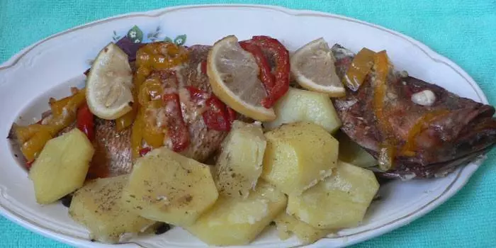 Grgeč pečen sa krompirom i povrćem