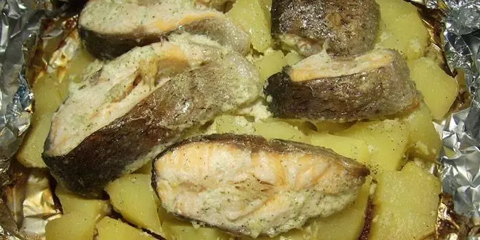 Cá thu với khoai tây trong giấy bạc