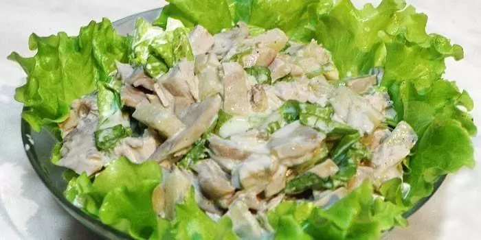Salata sa šampinjonima i kiselim krastavcima